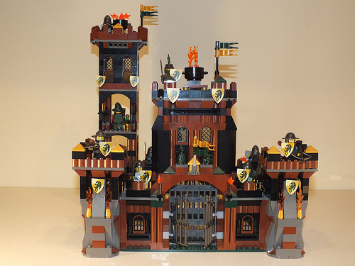 [MOC] Dragon Knight Castle - Toys N Bricks