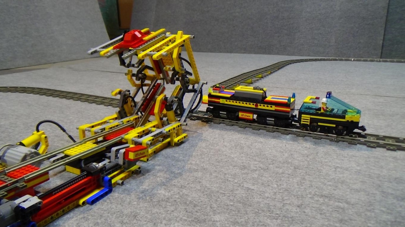 LEGO Creation: Rolling Hydraulic Bridge - Toys N Bricks