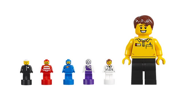 A Closer Look: 5005358 LEGO Minifigure Factory Set