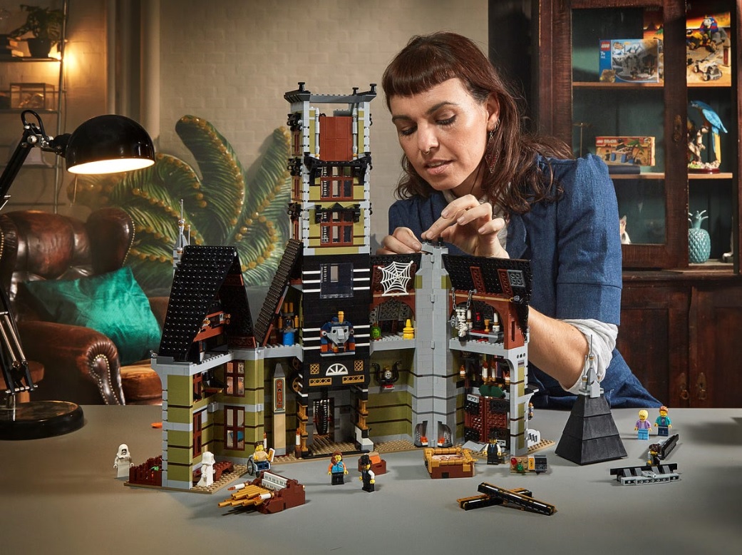 LEGO Fairground Collection 10273 Haunted House Official Press Release ...
